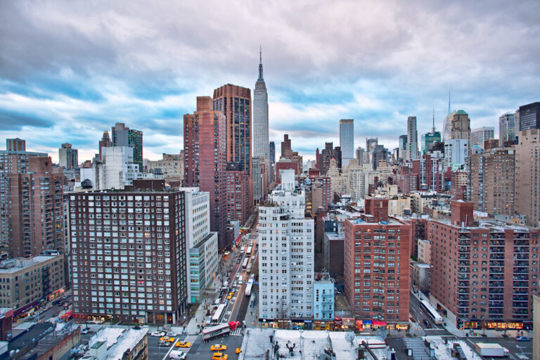 The Iconic Manhattan 34th Street : A Melting Pot of Culture and Commerce